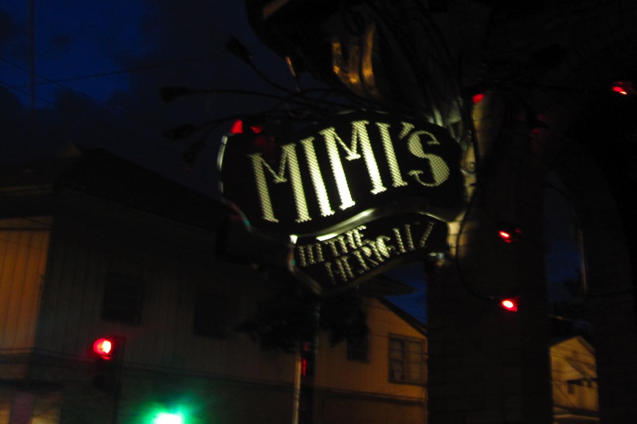 Hot Jazz, Curious ‘80s Fashion and Spanish Tapas Mingle at Mimi’s