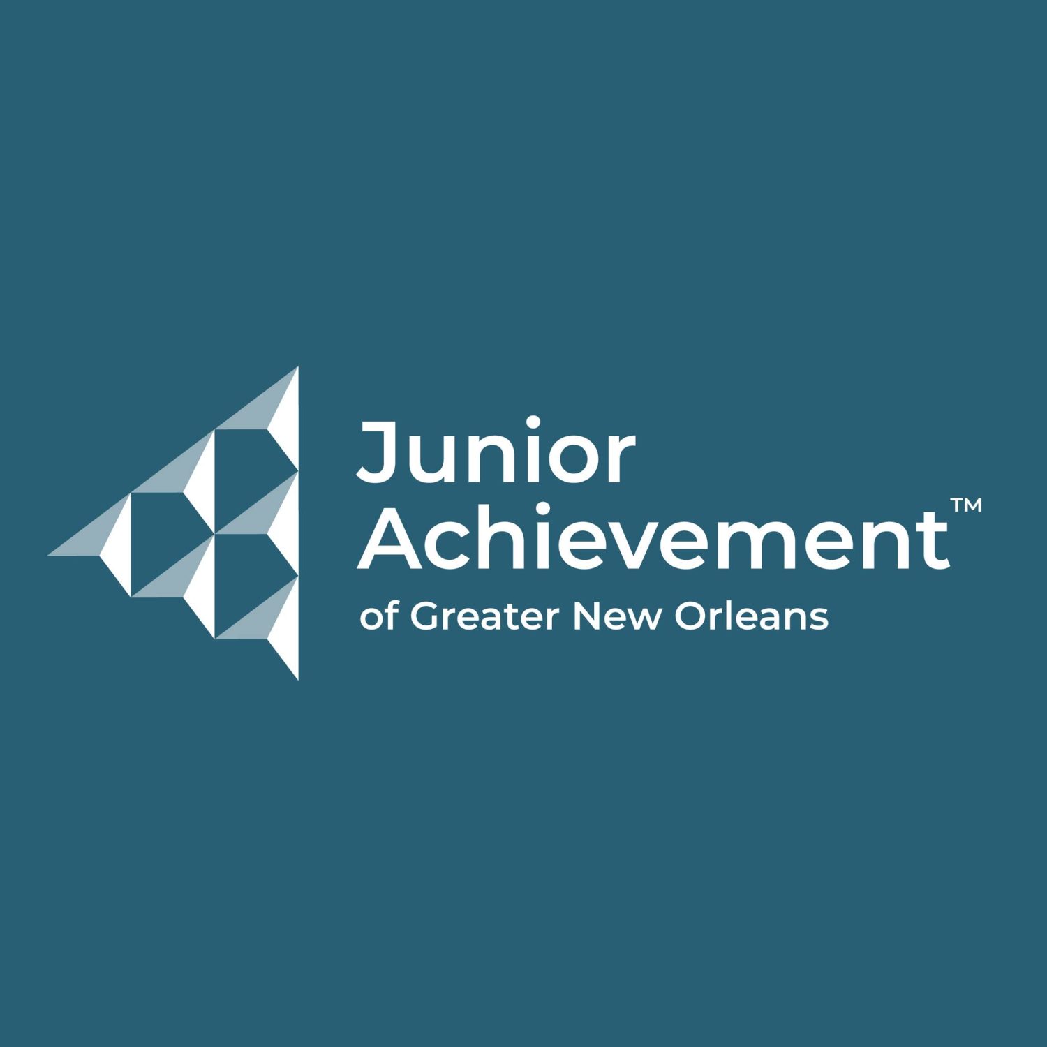 Junior Achievement Hosts “Swing Fore Junior Achievement”